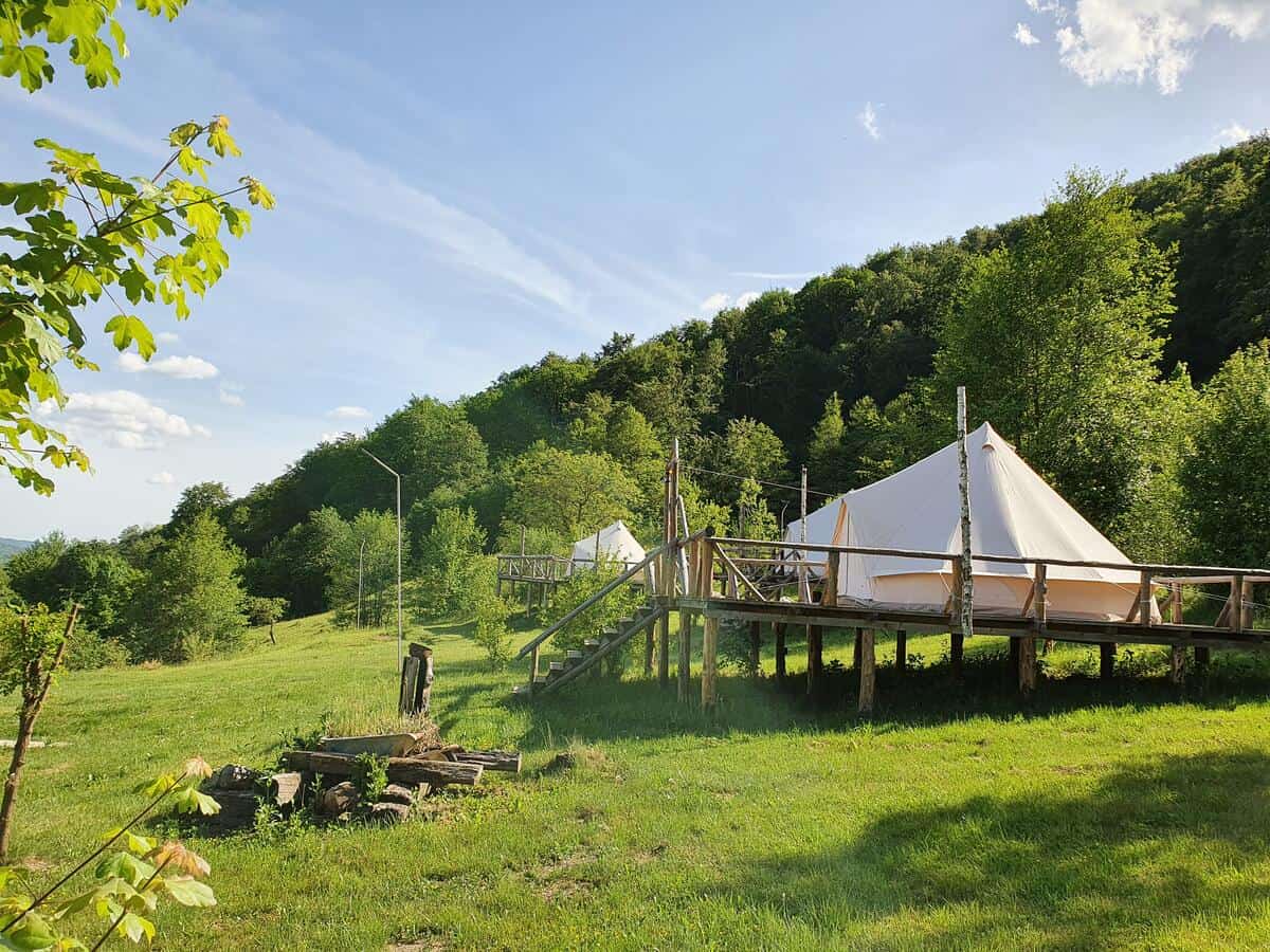 Top 5 cele mai frumoase glampinguri din România - iTurist.ro