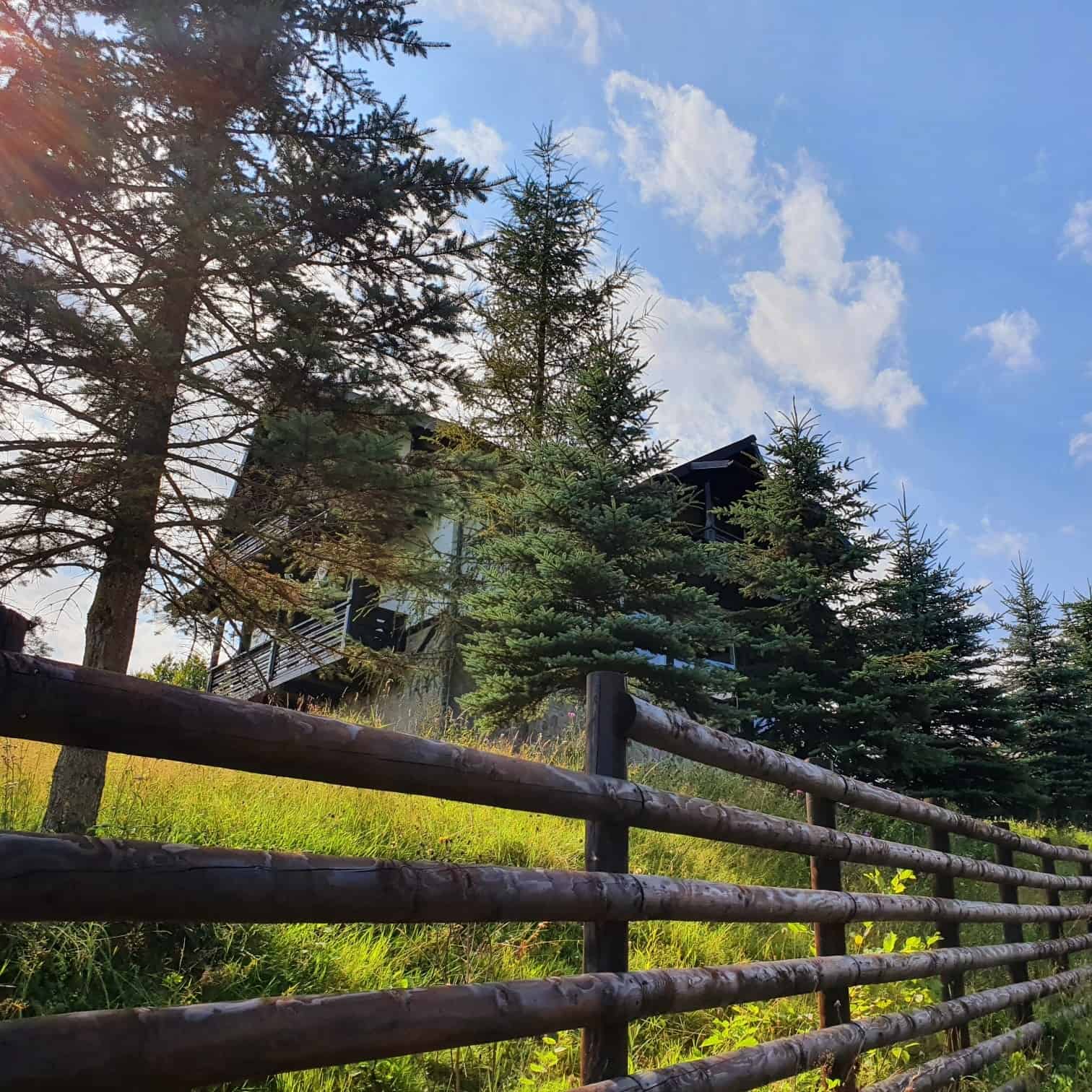 Top 7 cabane rustice și case tradiționale la munte - iTurist.ro