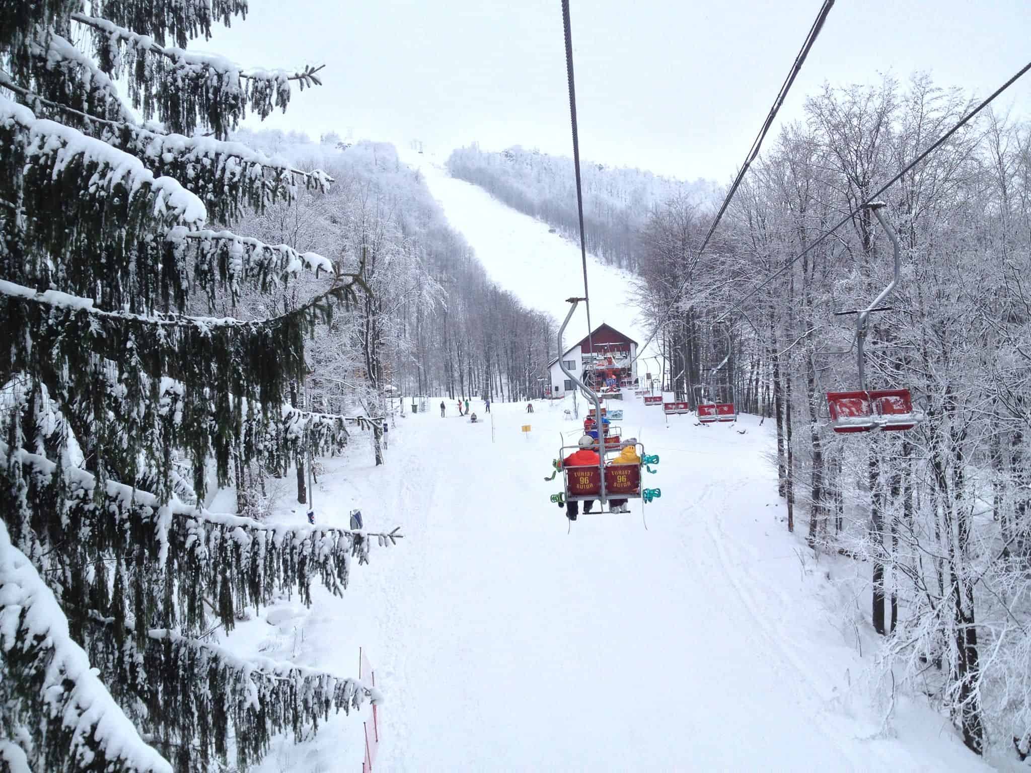 Top 10 pârtii de schi din România: prețuri și hărți ale pârtiilor ...