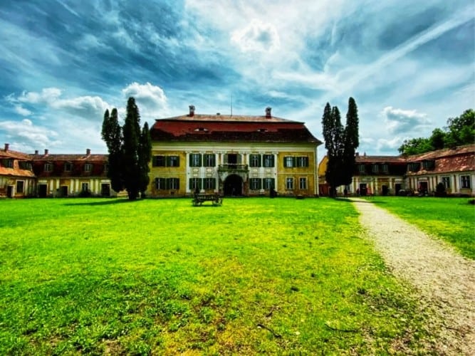 Brambura Park - Casa întoarsă de la Avrig - iTurist.ro