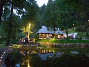 Castelul Bran: Istoric, obiective, tarife, și program de vizitare ...