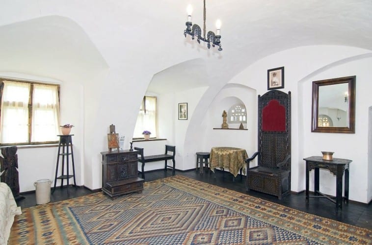 Castelul Bran: Istoric, obiective, tarife, și program de vizitare ...