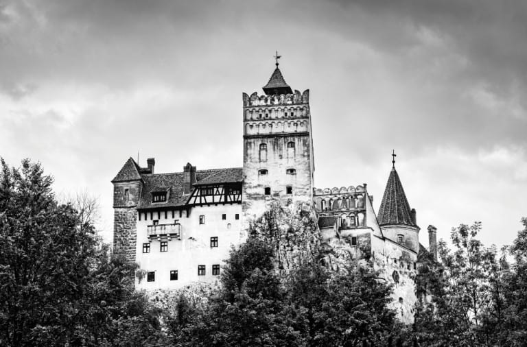 Castelul Bran: Istoric, obiective, tarife, și program de vizitare ...