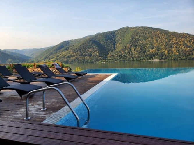 Top 10 cazări la munte cu piscină (în România) - iTurist.ro