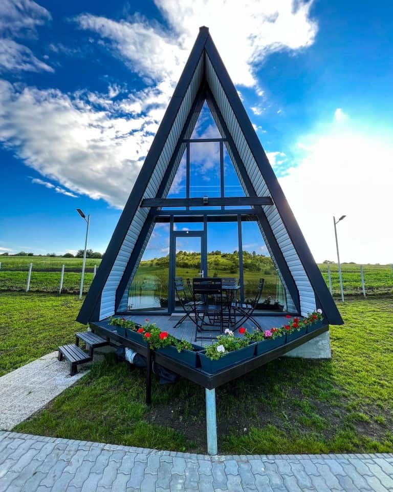 Top 10 cele mai frumoase cabane de închiriat din România - iTurist.ro